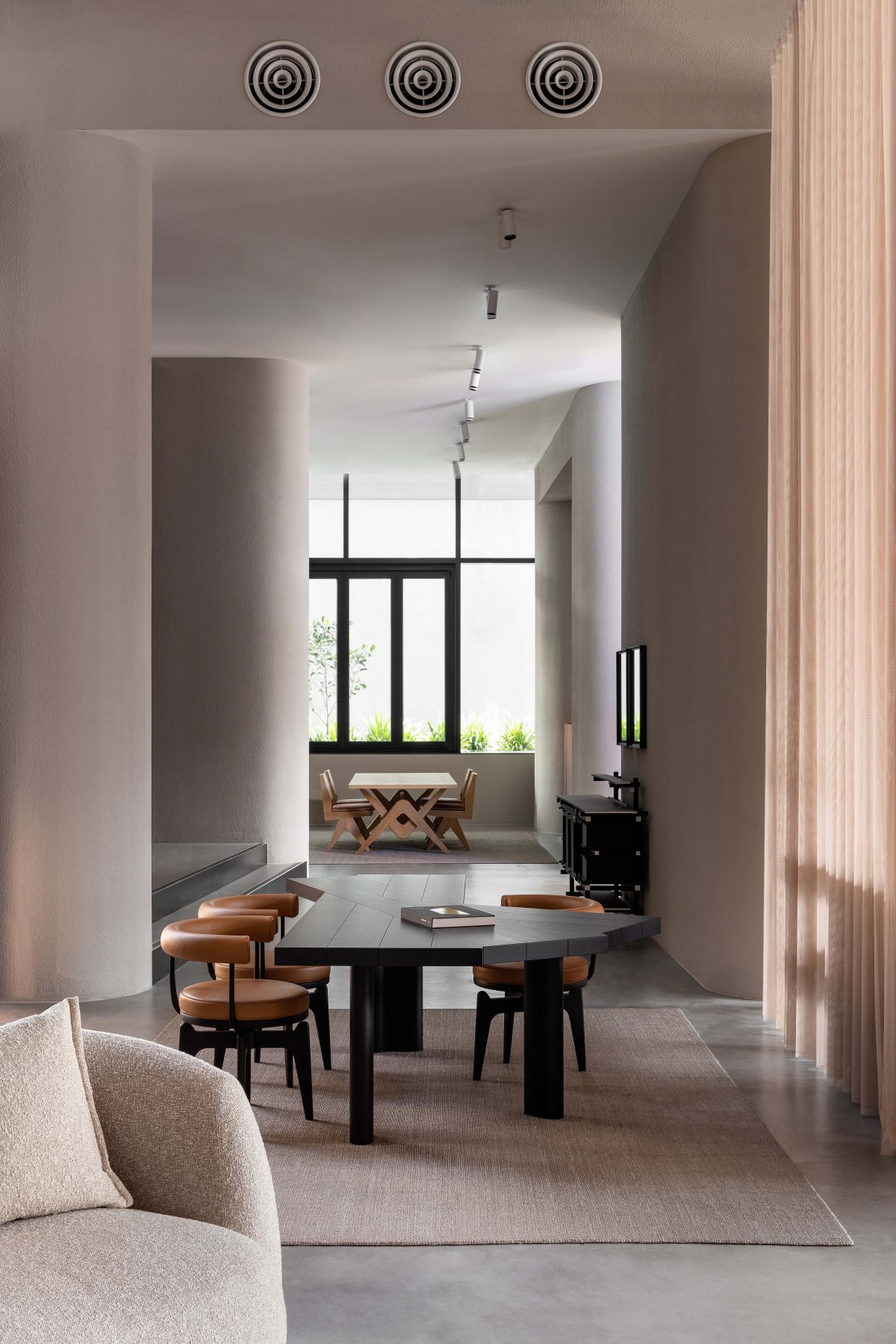 YinjiSpace - Golden Design x Mobilia Flagship